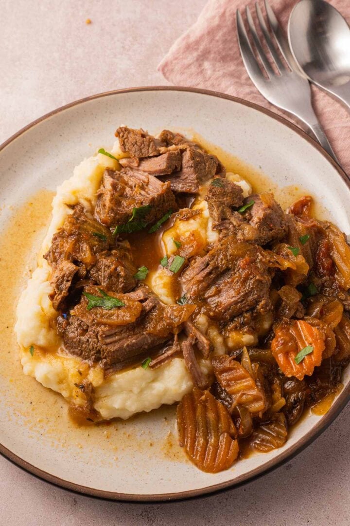 Braised Steak with Onions ⋆